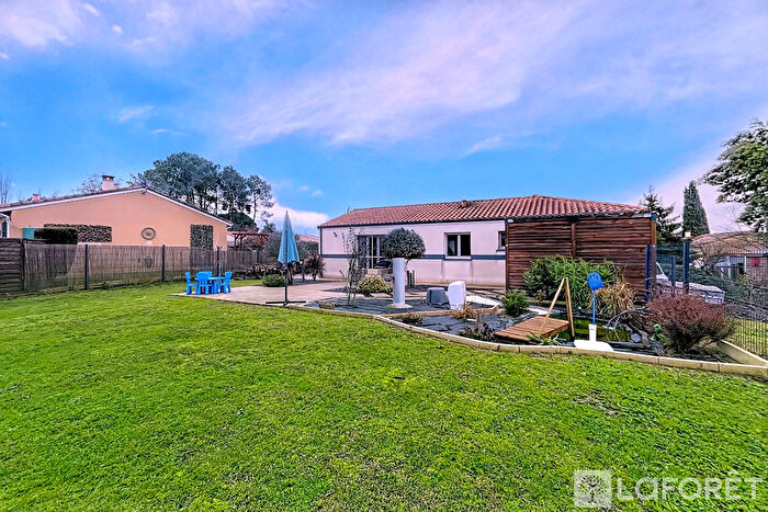 Maison à vendre - Tizac-de-Lapouyade - 5 pièces - 4 chambres