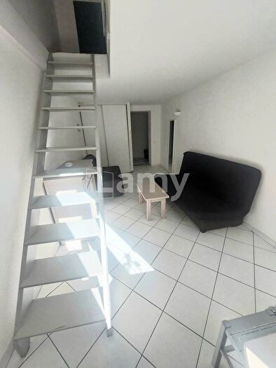 Appartement à louer - Centre Ville, Aix-en-Provence - 1 pièce