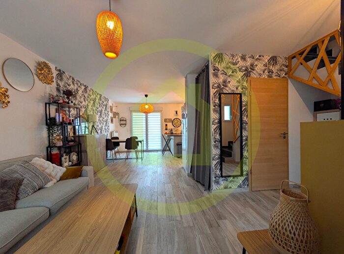 Maison à vendre - Courcelles-Chaussy - 6 pièces - 4 chambres