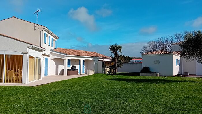 Maison à vendre - Saint-Sulpice-de-Royan - 7 pièces - 5 chambres