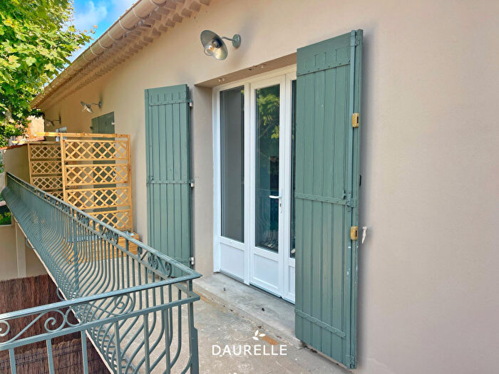 Appartement à louer - Châteaurenard, Centre-ville - 3 pièces - 2 chambres