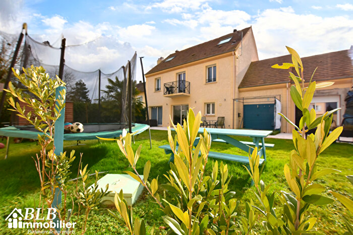 Maison à vendre - Les Essarts-le-Roi - 9 pièces - 7 chambres