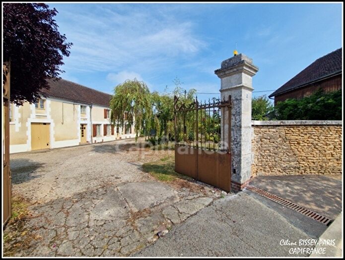 Maison à vendre - Saint-Georges-sur-Baulche - 9 pièces - 5 chambres
