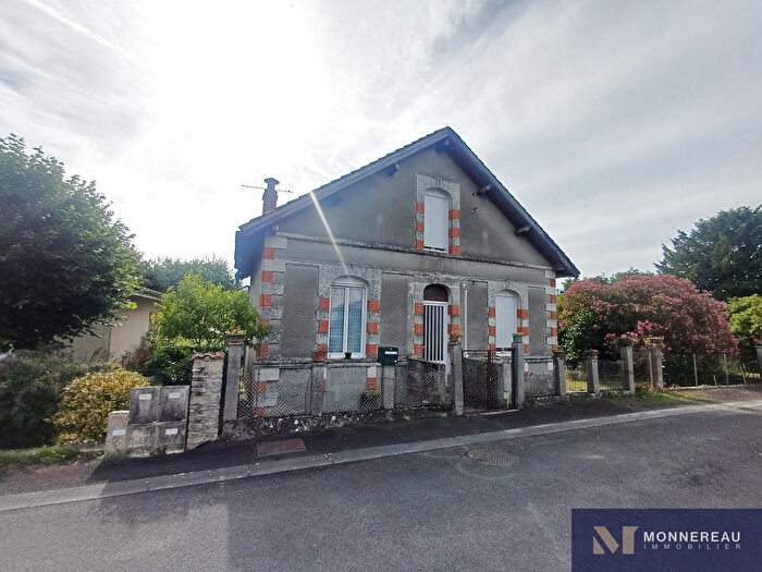Barbezieux-Saint-Hilaire : Maison 5 pièces à vendre