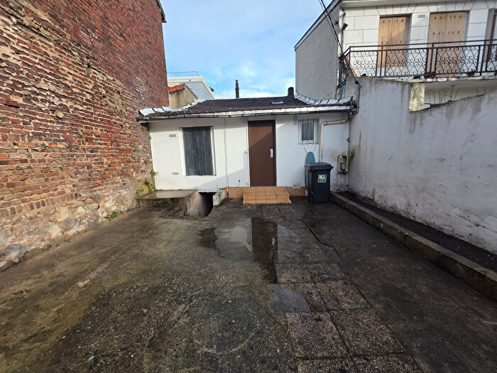 Maison à louer - Aubervilliers, Paul Bert - 3 pièces - 2 chambres