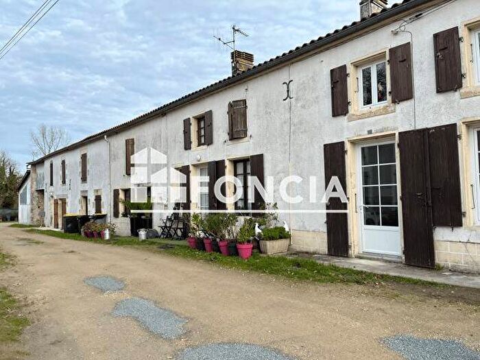 Maison à louer - Cramchaban - 4 pièces - 3 chambres