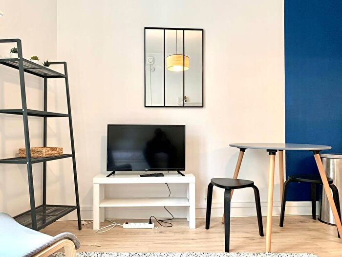 Champ de Mars-Bussatte-Victor Hugo, Angoulême : Appartement 1 pièce à louer
