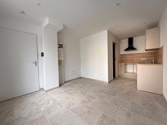Centre, Saintes : Appartement 1 pièce à louer