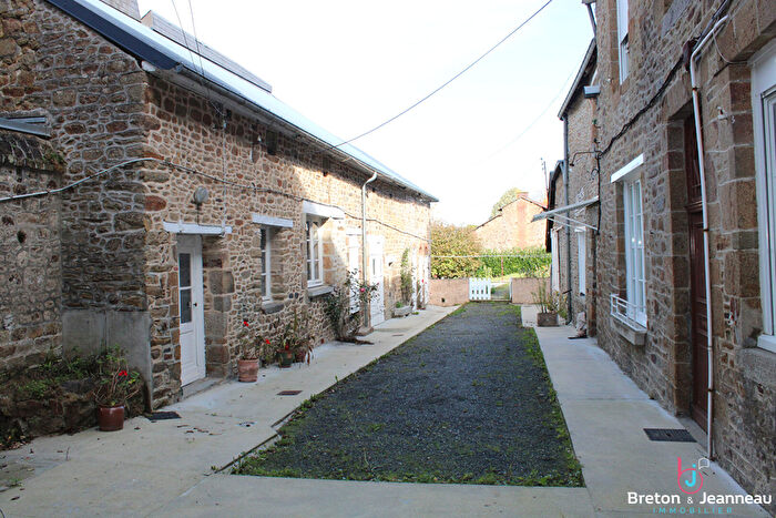 Maison à vendre - Ernée - 12 pièces - 7 chambres