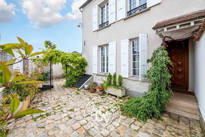 Maison 5 pièces à vendre à Avon, Centre-ville, Village