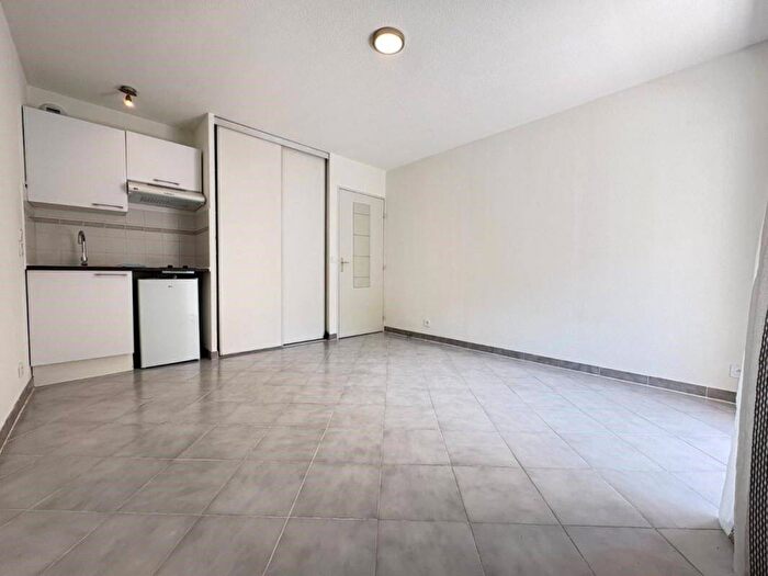 Madeleine, Nice : Appartement 1 pièce à louer