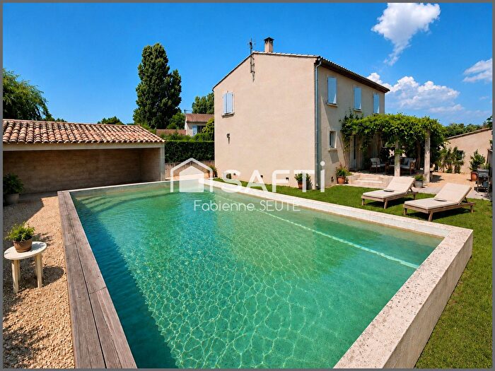 Maison 5 pièces à L'Isle-sur-la-Sorgue, Centre-ville, à vendre