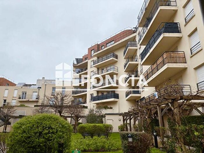 Appartement à louer - Parc Saint Cyr-Haut de Fontenay, Fontenay-le-Fleury - 3 pièces - 2 chambres