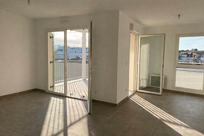 Appartement à louer - Arles, Trébon - 3 pièces - 2 chambres