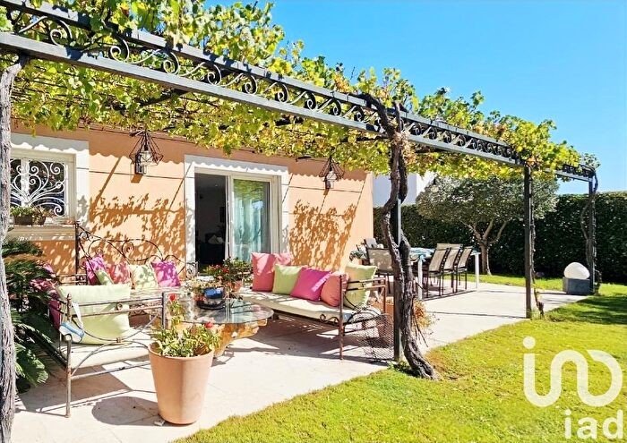 Maison à vendre - Roquebrune-sur-Argens, Les Fourques, Le Défens, Les Quatre Chemins - 5 pièces - 3 chambres