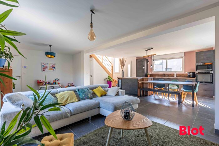 Maison 7 pièces à Liffré, à vendre