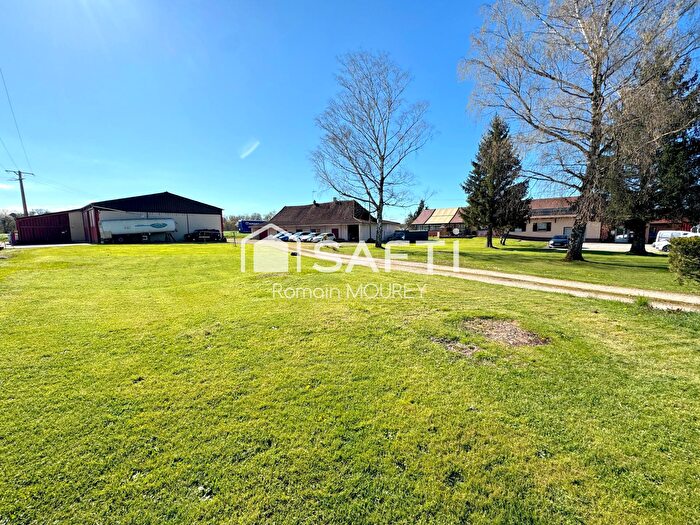 Maison à vendre - Cousance - 13 pièces - 7 chambres