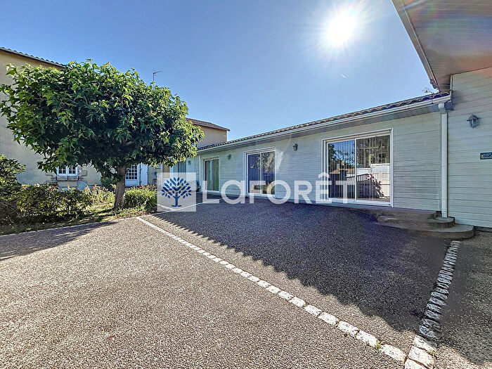 Maison à vendre - Vasles - 7 pièces - 5 chambres