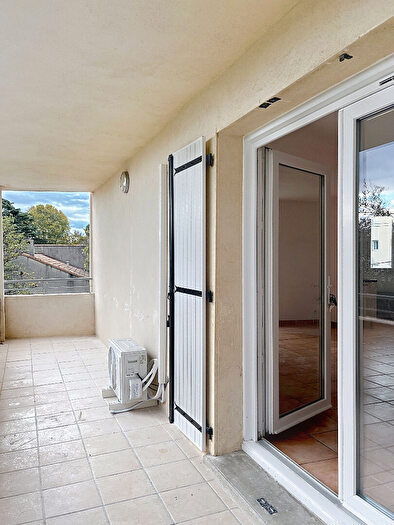 Appartement à louer - Nîmes, Route dAvignon - 3 pièces - 2 chambres