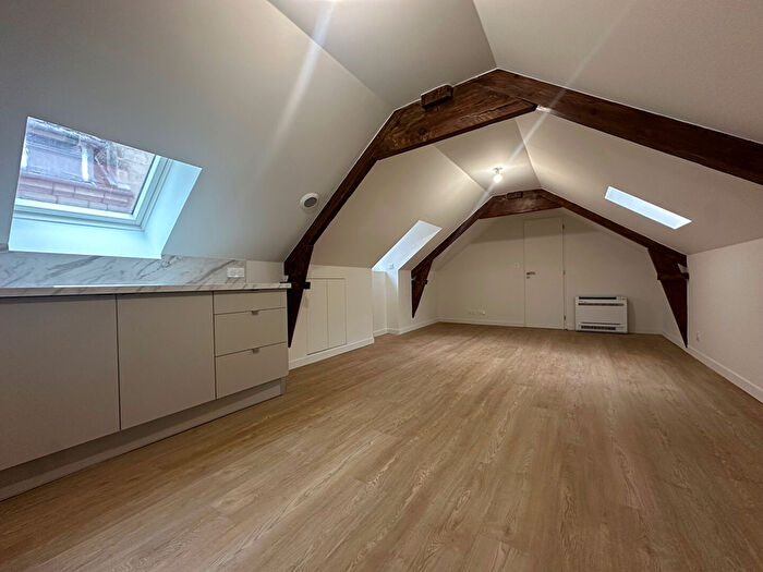 Appartement à louer - Brive-la-Gaillarde, Centre-ville, Pont Cardinal, Champanatier - 1 pièce