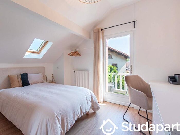 Appartement à louer - Parilly-Jules Guesde, Vénissieux - 1 pièce - 9 chambres