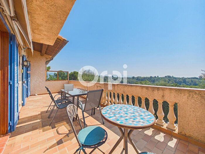 Appartement 4 pièces à louer à Roquefort-les-Pins