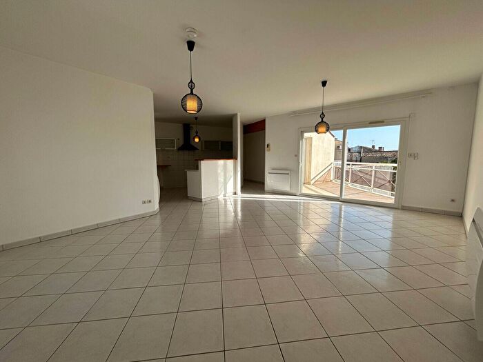 Appartement à louer - Jonzac - 4 pièces - 3 chambres