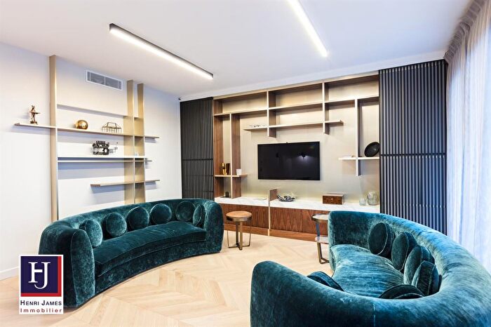 Appartement à vendre - Paris e  - 5 pièces - 4 chambres