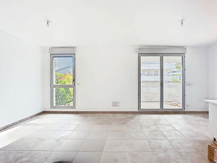 Appartement à louer - Marseille e , Saint-Tronc - 2 pièces - 1 chambre