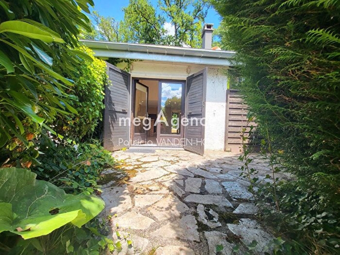 Savigny-sur-Clairis : Maison 2 pièces à vendre
