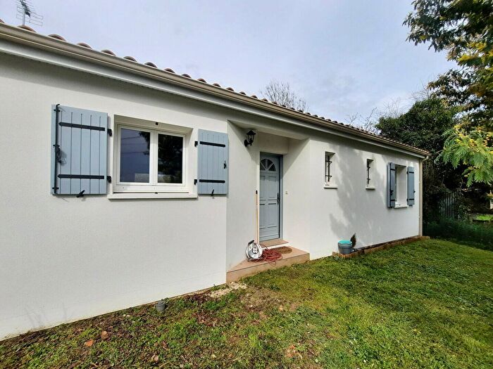 Maison à louer - Saint-Georges-Antignac - 4 pièces - 2 chambres