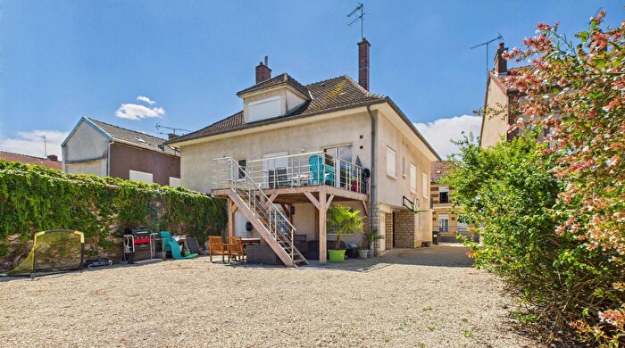 Maison à vendre - Romilly-sur-Seine, Centre-ville, Gare, Lion, Les Hauts Buissons - 7 pièces - 5 chambres