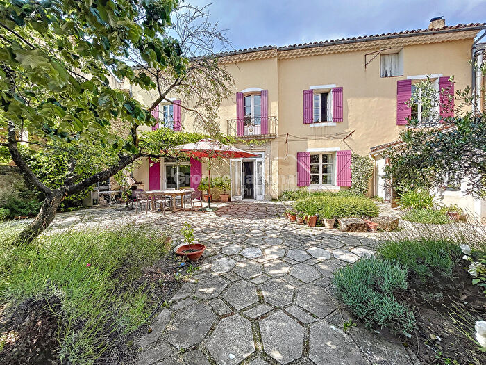 Maison à vendre - Sainte-Cécile-les-Vignes - 8 pièces - 5 chambres