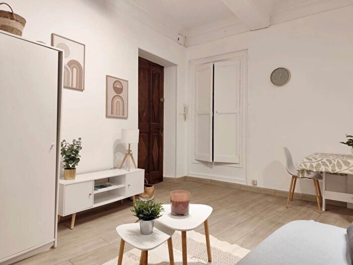 Appartement à louer - Nîmes - 1 pièce