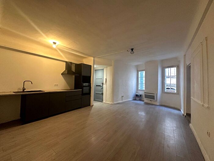 Appartement à louer - Centre Vieille Ville, Brignoles - 4 pièces - 3 chambres