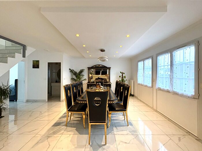 Maison à vendre - Trélazé - 6 pièces - 4 chambres