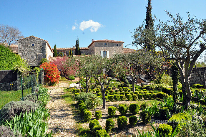 Maison à vendre - Issirac - 5 pièces - 4 chambres