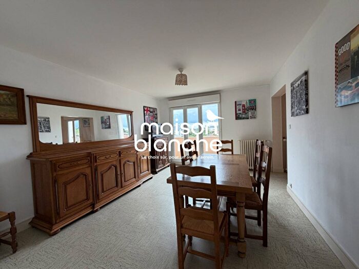 Coiffe, Saint-Maixent-lécole : Appartement 3 pièces à louer