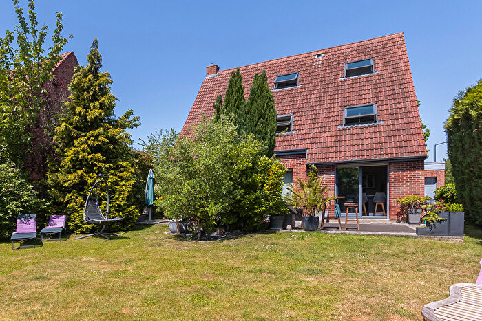 Pérenchies : Maison 8 pièces à vendre