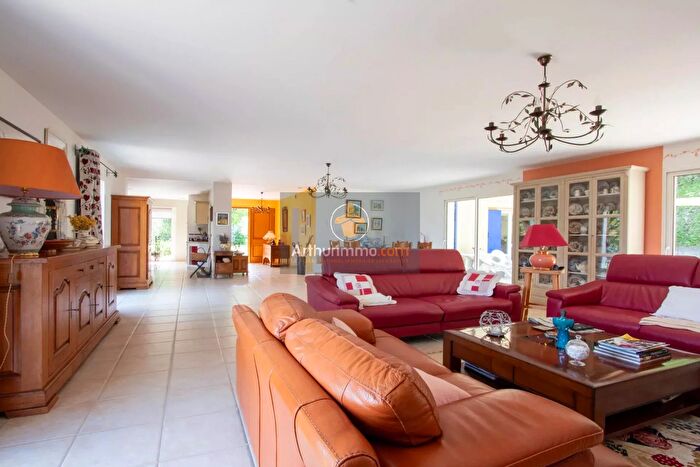 Maison à vendre - Apt - 8 pièces - 3 chambres