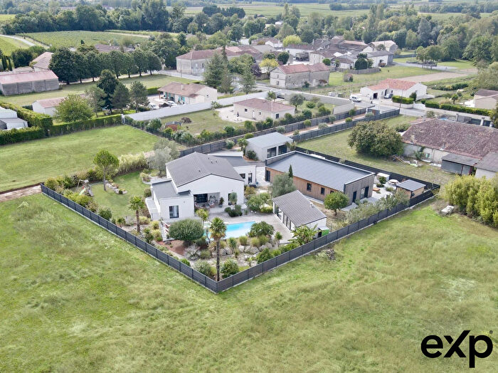 Maison à vendre - Sonnac - 13 pièces - 4 chambres