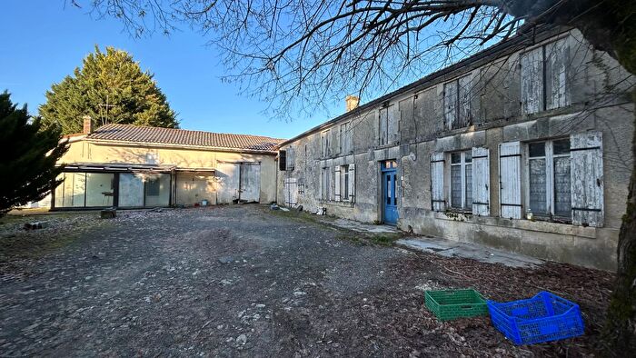 Maison à vendre - Barbezieux-Saint-Hilaire - 4 pièces - 2 chambres
