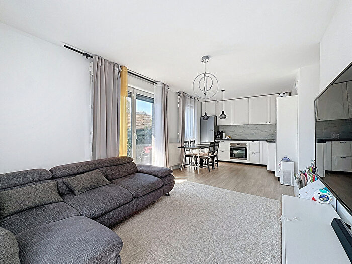 Appartement à louer - Villiers-sur-Marne, Les Portes de Villiers - 3 pièces - 2 chambres