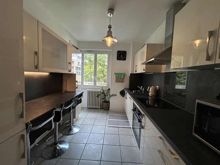 Appartement à louer - Clermont-Ferrand, Delille, Cathédrale, La Gare - 4 pièces - 3 chambres