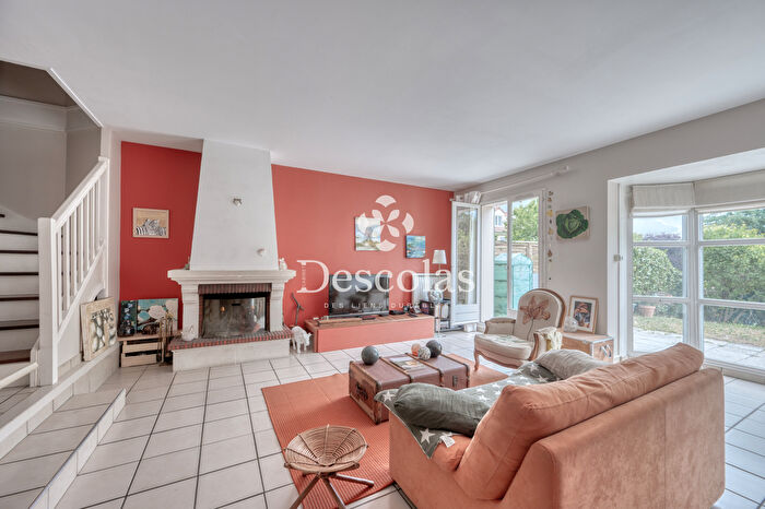 Maison à vendre - Saint-Germain-en-Laye, Pontel, Schnapper, Sous-préfecture - 6 pièces - 4 chambres