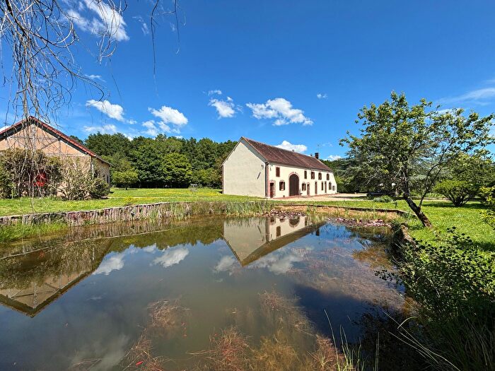 Maison 8 pièces à Villeneuve-les-Genêts, à vendre