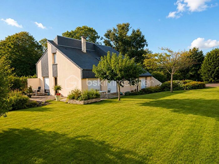 Maison 7 pièces à Saint-Georges-Buttavent, à vendre
