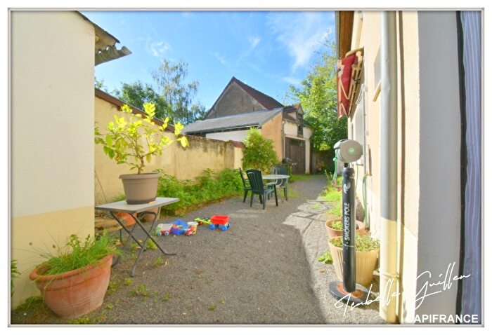 Maison à vendre - Châteaumeillant - 4 pièces - 2 chambres