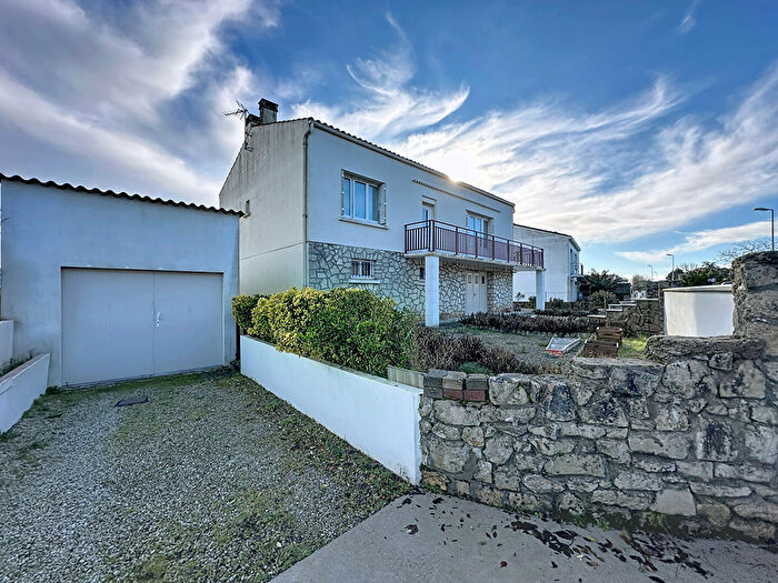 Maison à vendre - Échillais - 6 pièces - 4 chambres