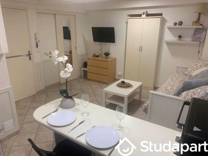 Vieille Ville, Antibes : Appartement 1 pièce à louer